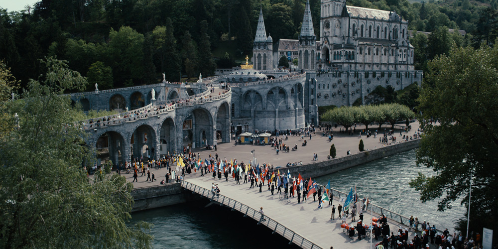 Lurdy / Lourdes - recenze | Červenýkoberec.cz