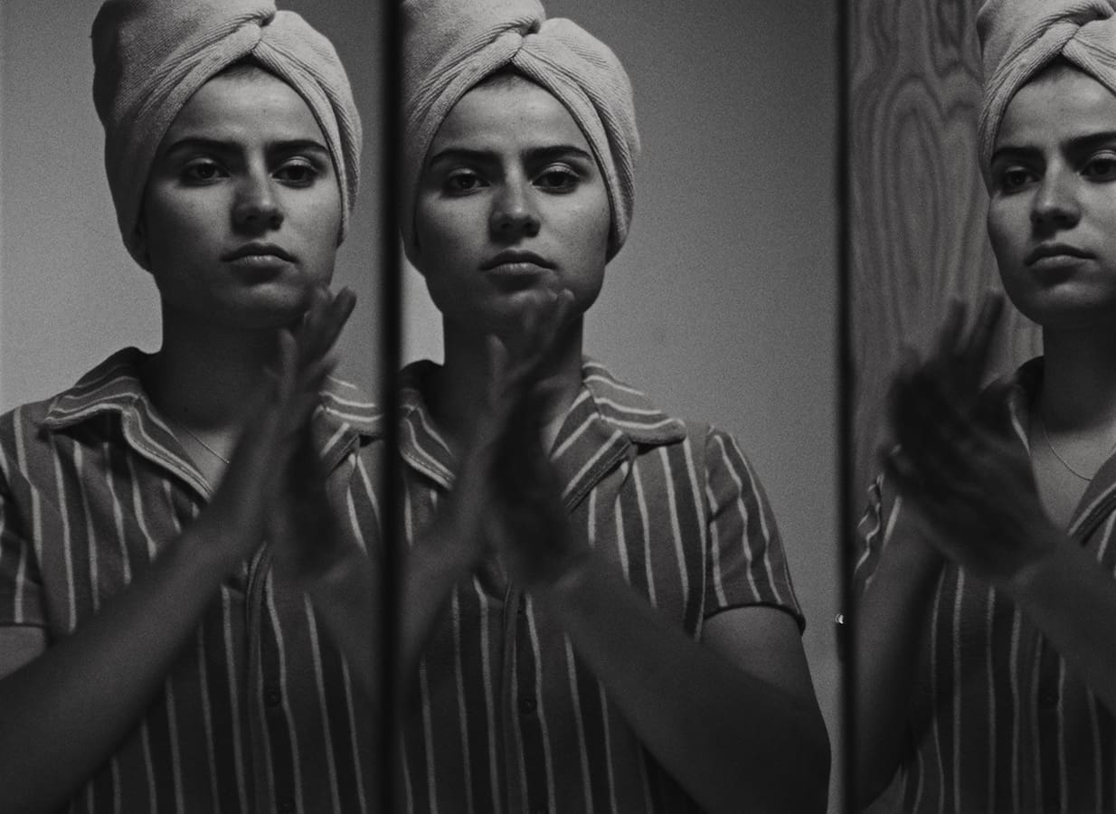 Fremont (2023) - Recenze, Galerie, Videa a Články