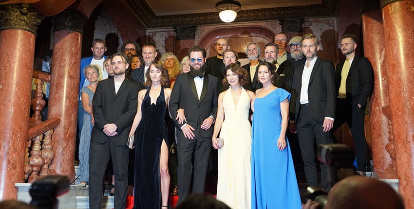 Slavnostní premiéra filmu Úsvit nabídla početnou delegaci, veterána v ...