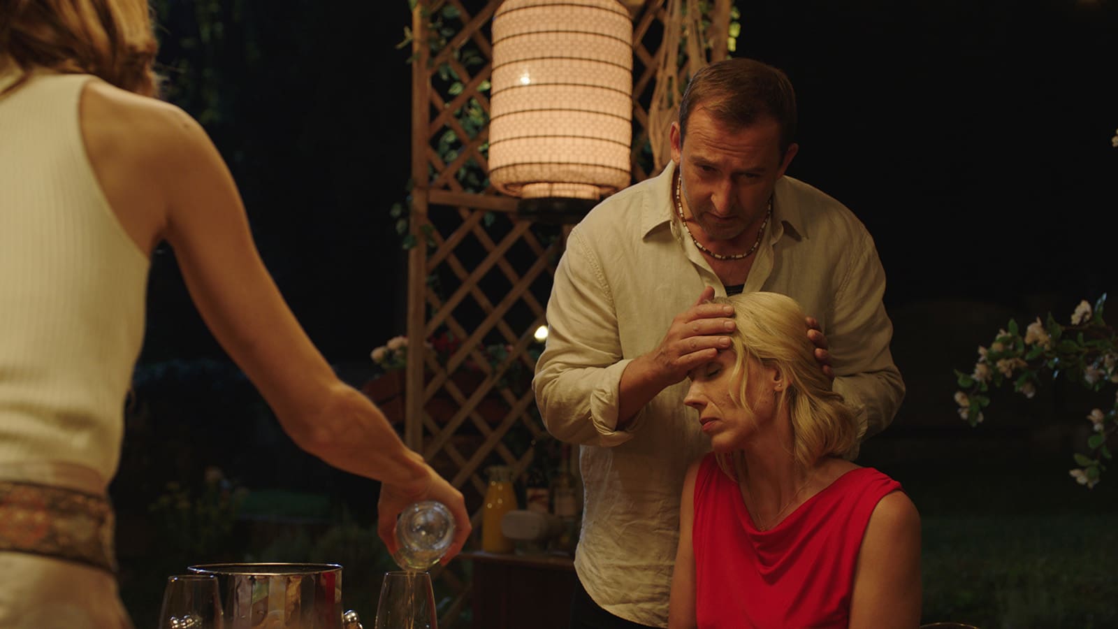 V dobrém i zlém (2024) - Recenze, Galerie, Videa a Články